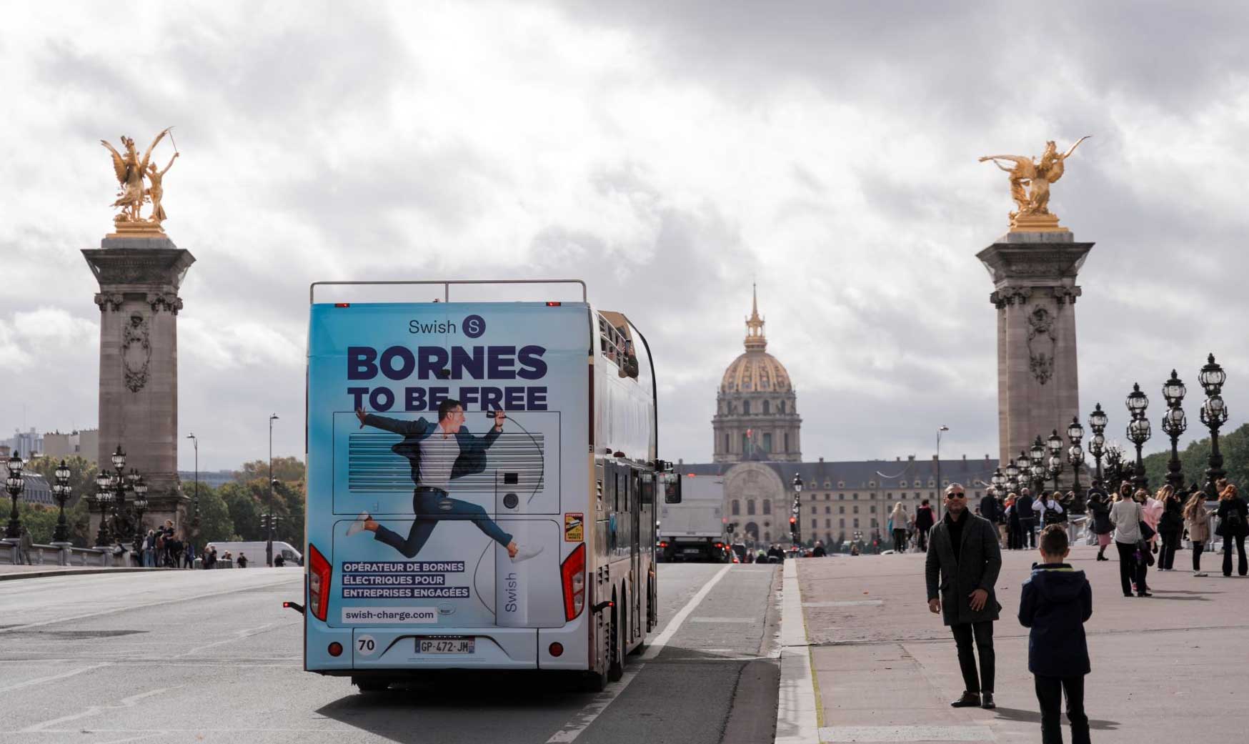 Avec Swish, les bus touristiques parisiens se lancent dans la supercharge