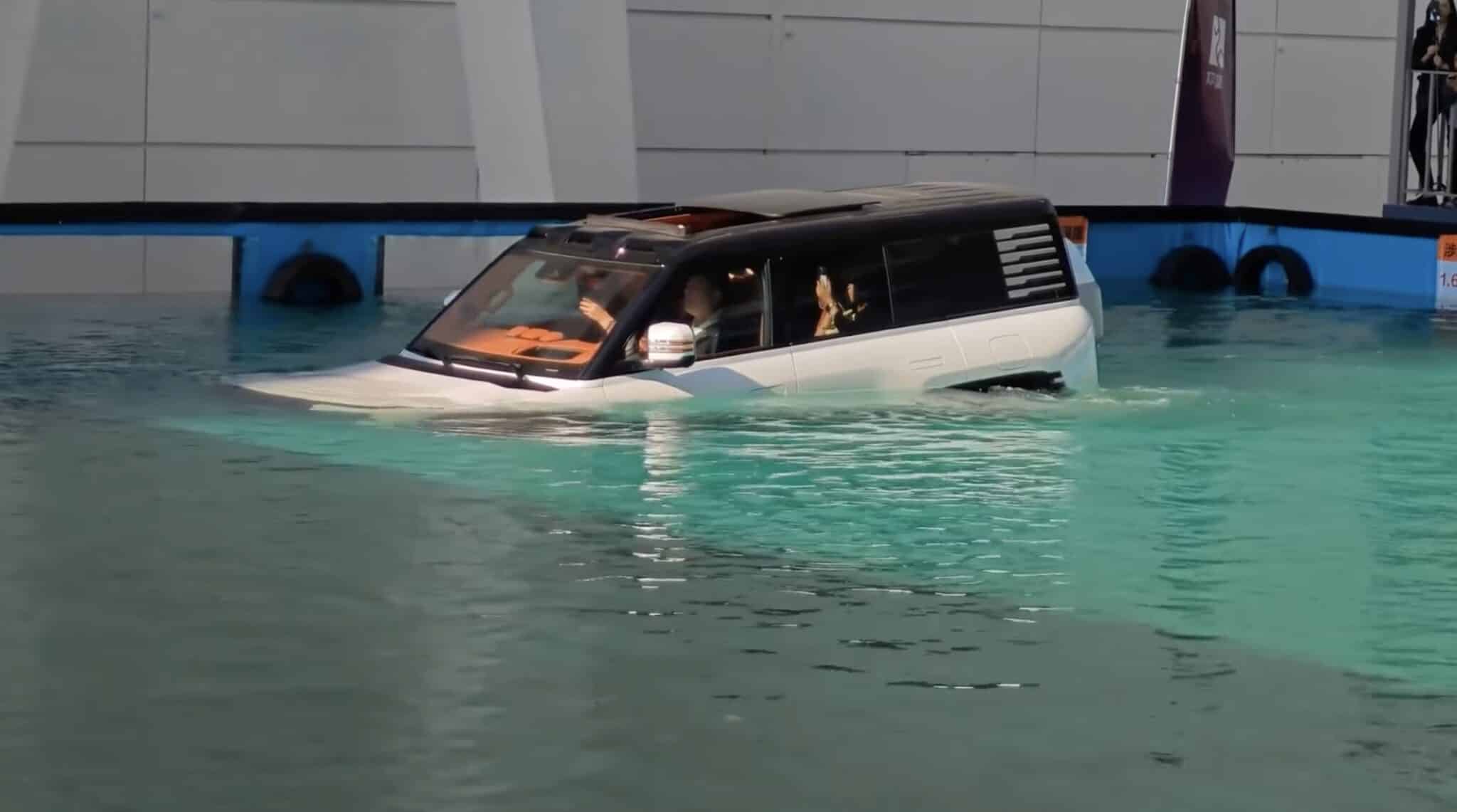 Vidéo - Ce SUV électrique chinois prouve qu'il est capable de flotter ...