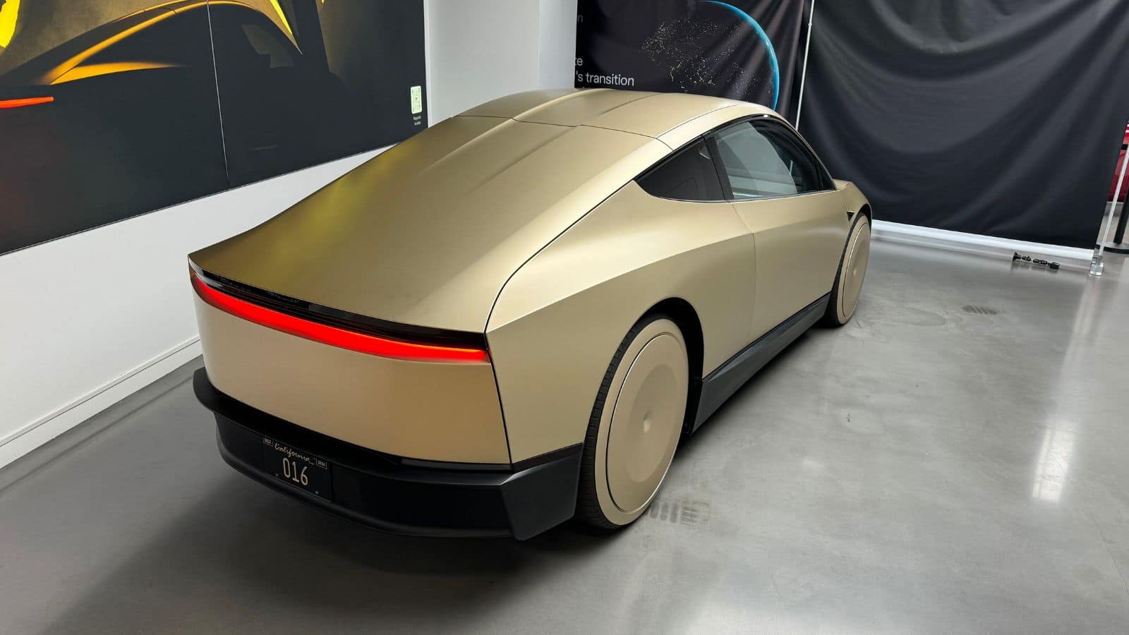 Tesla Cybercab : nous avons découvert le taxi autonome d'Elon Musk en ...