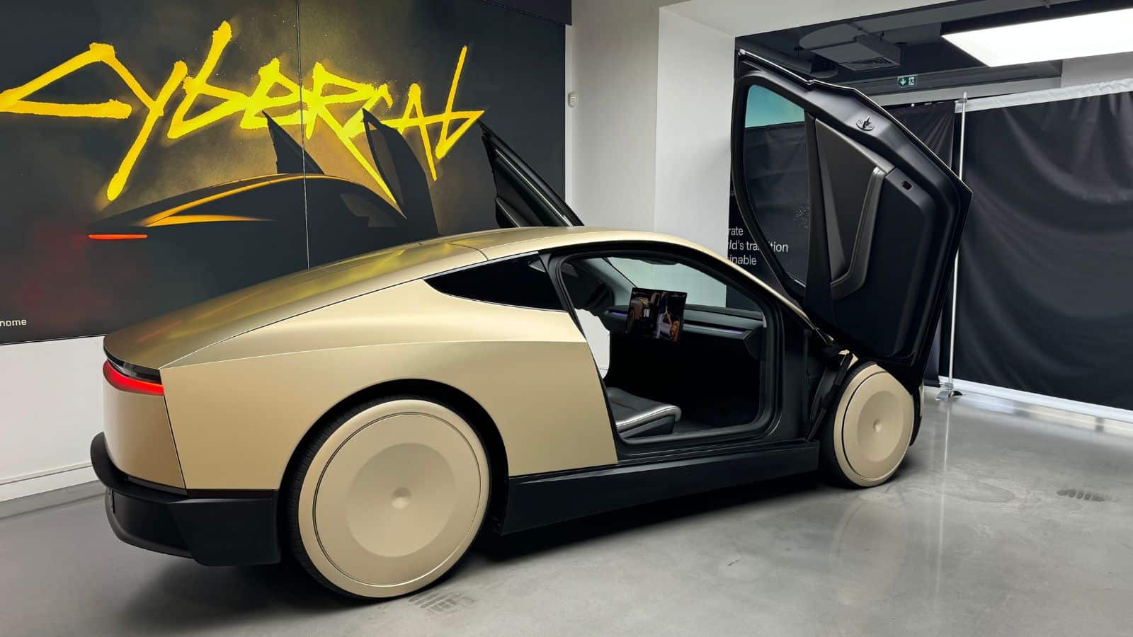 Tesla Cybercab : nous avons découvert le taxi autonome d'Elon Musk en ...