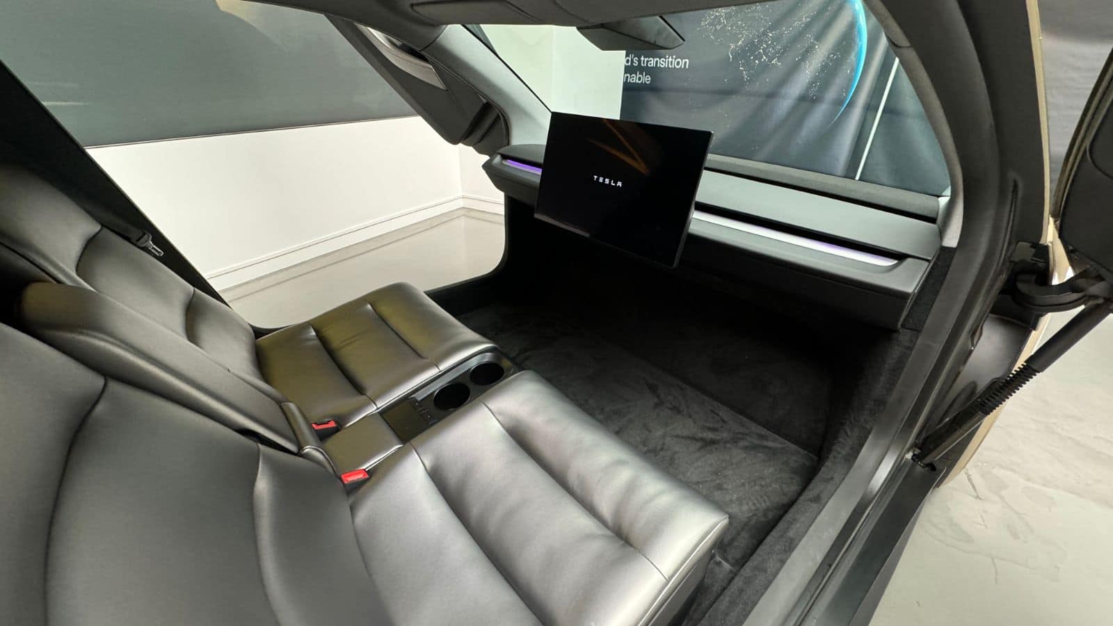 Tesla Cybercab : nous avons découvert le taxi autonome d'Elon Musk en ...