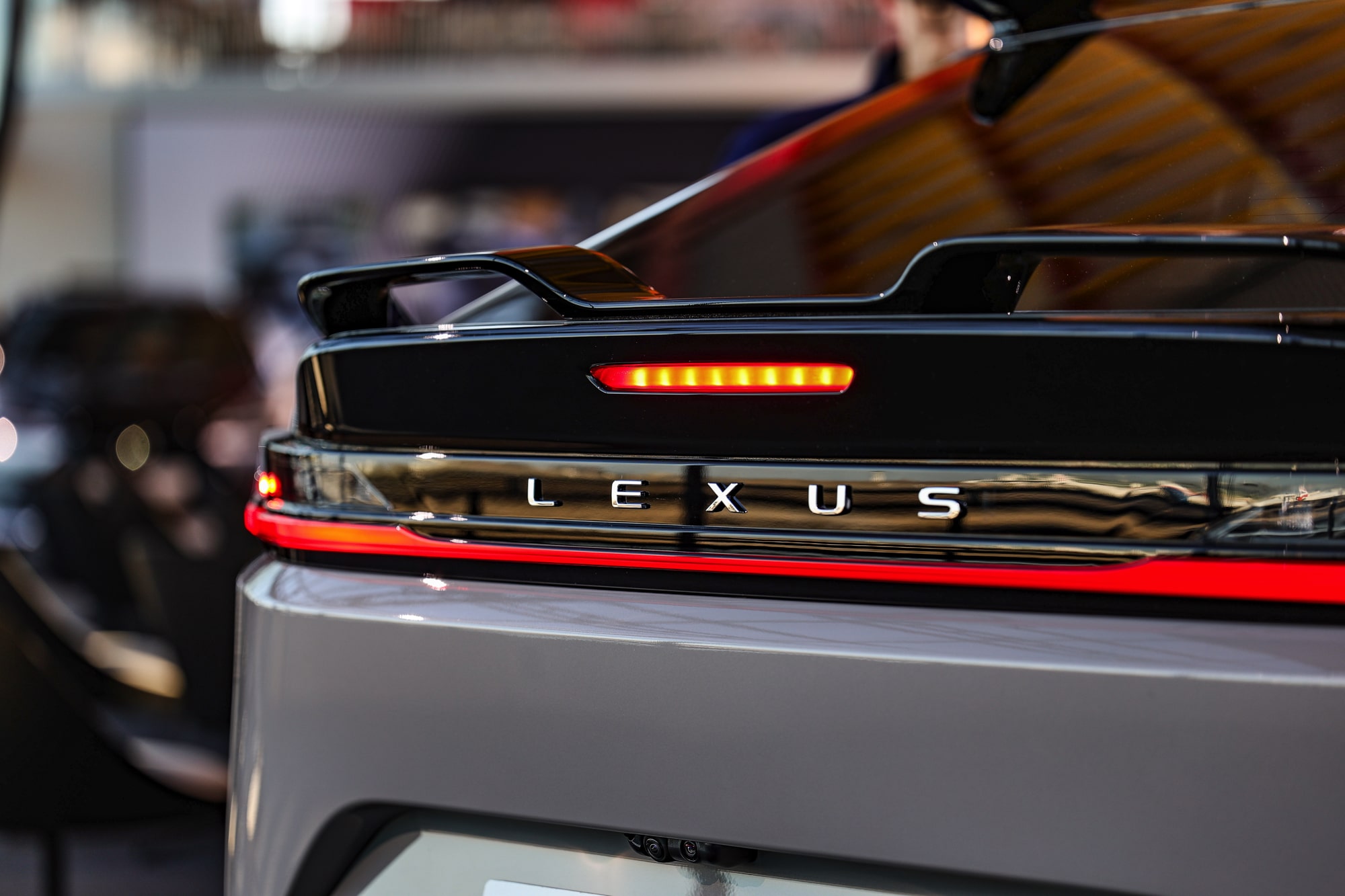 Lexus RZ 550e F Sport : le SUV électrique en première mondiale