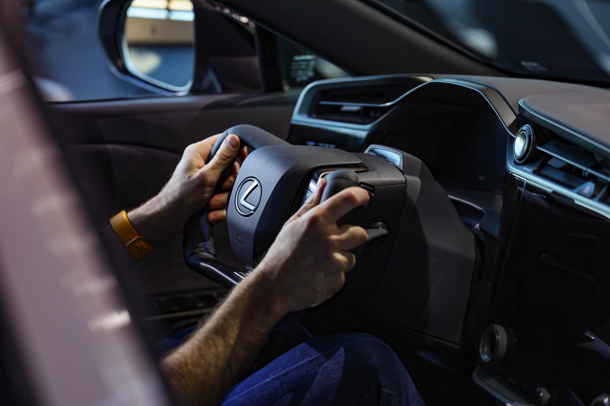 Lexus RZ 550e F Sport : le SUV électrique en première mondiale