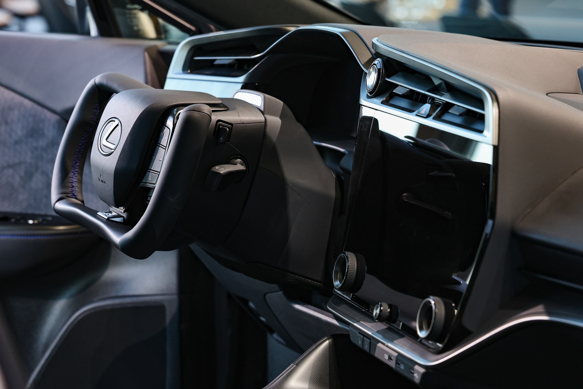 Lexus RZ 550e F Sport : le SUV électrique en première mondiale