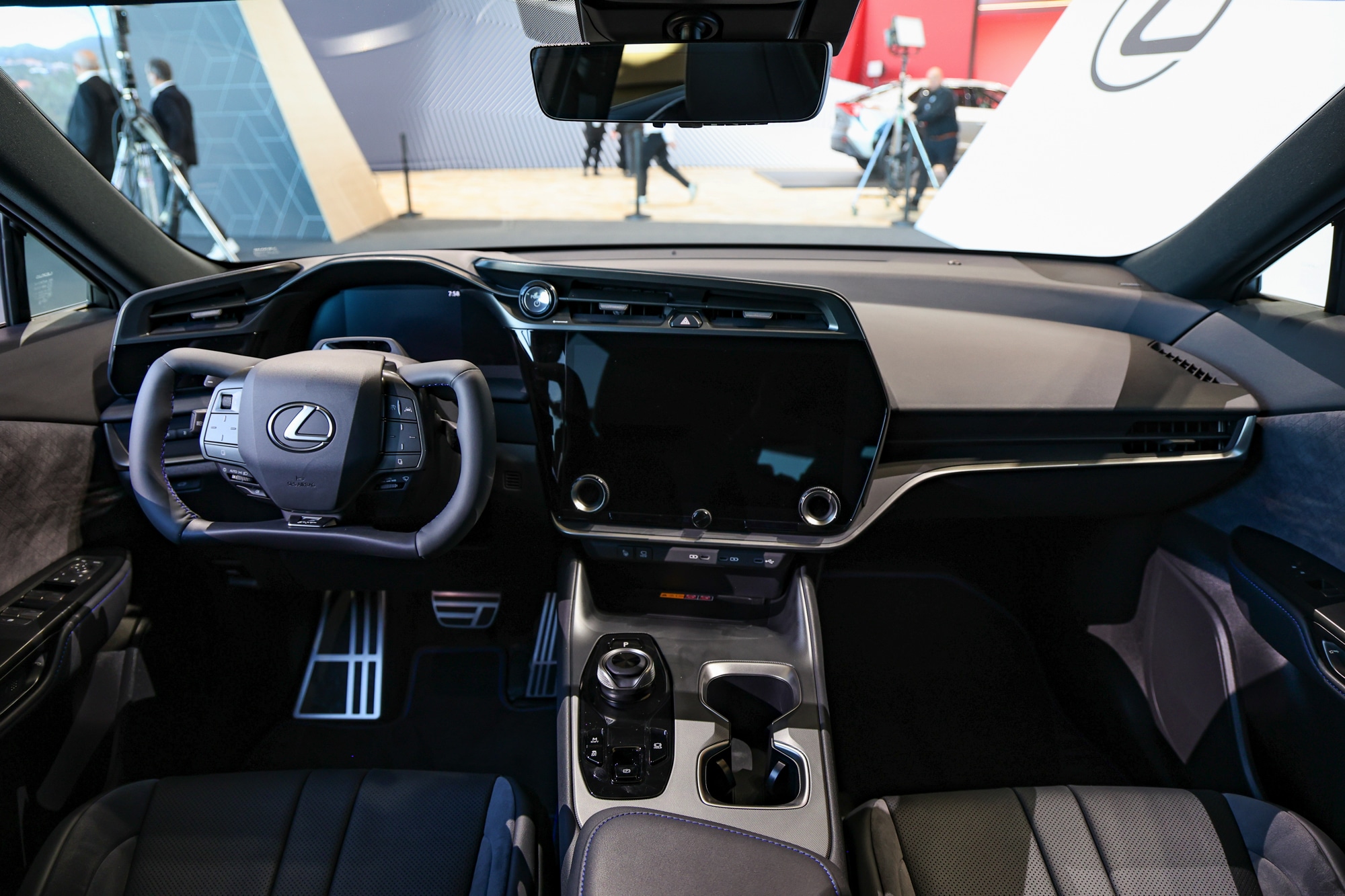 Lexus RZ 550e F Sport : le SUV électrique en première mondiale