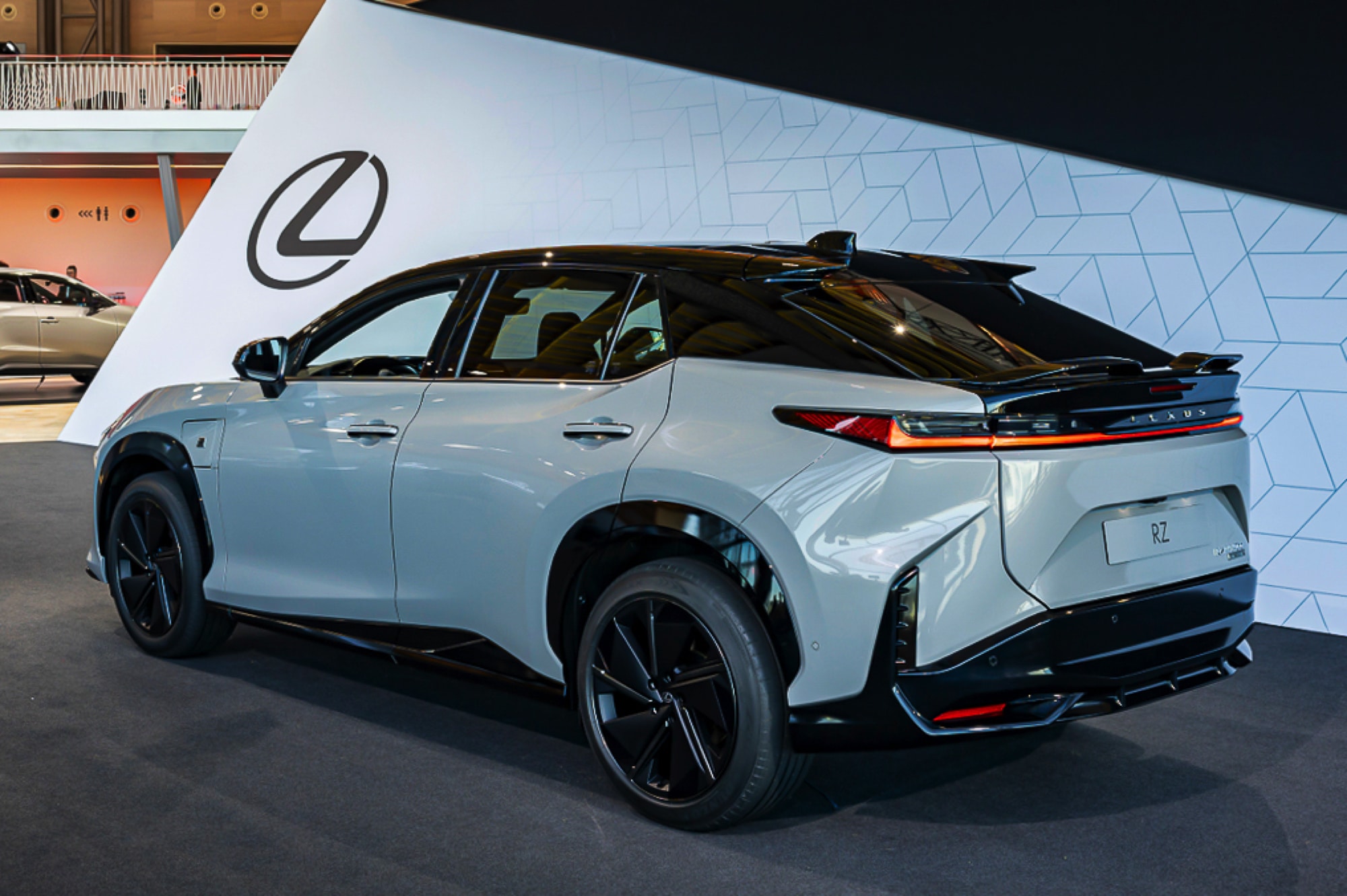 Lexus RZ 550e F Sport : le SUV électrique en première mondiale