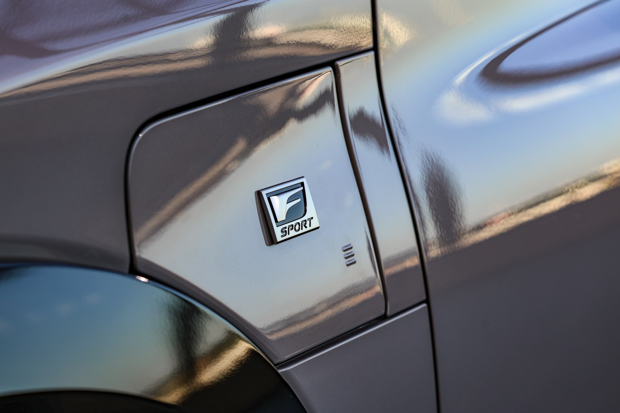 Lexus RZ 550e F Sport : le SUV électrique en première mondiale