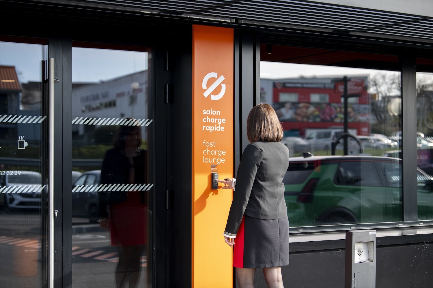Mobilize Fast Charge : Renault aura enfin 100 stations de recharge ...