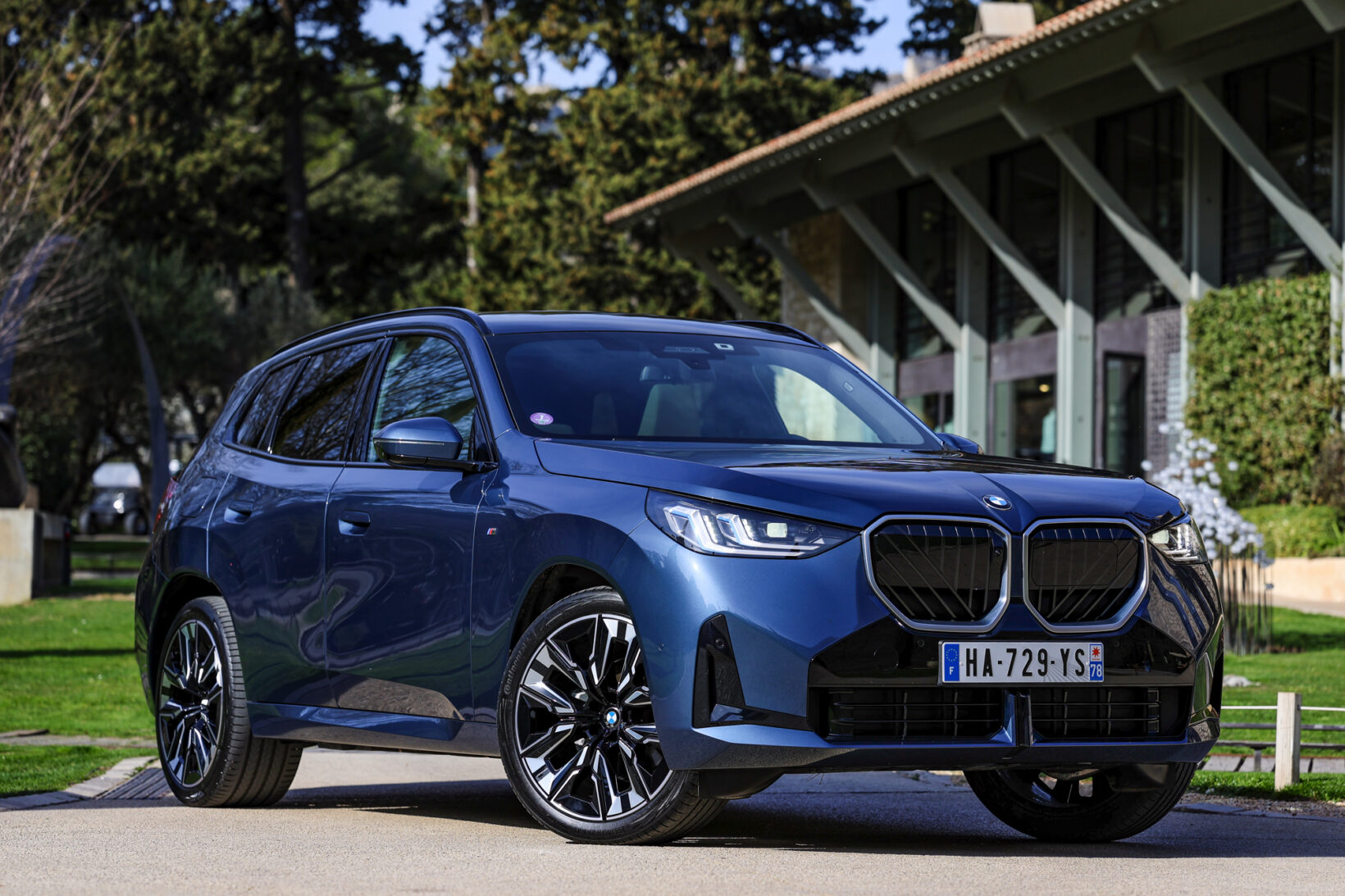 BMW X3 30e xDrive (2025) : ESSAI du SUV hybride rechargeable