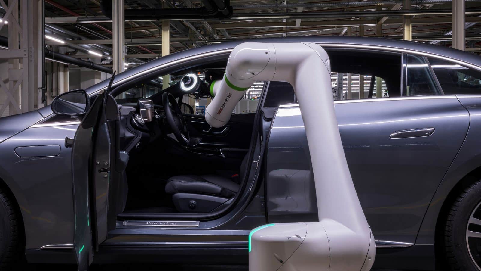 Mercedes intègre des robots humanoïdes dans ses usines