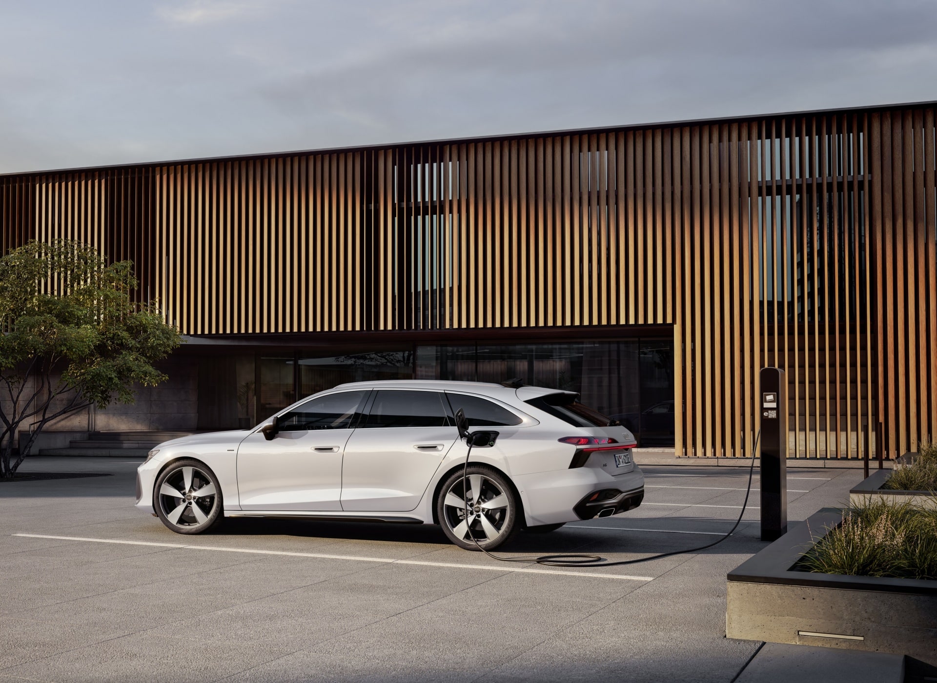 La nouvelle Audi A6 est disponible en hybride rechargeable