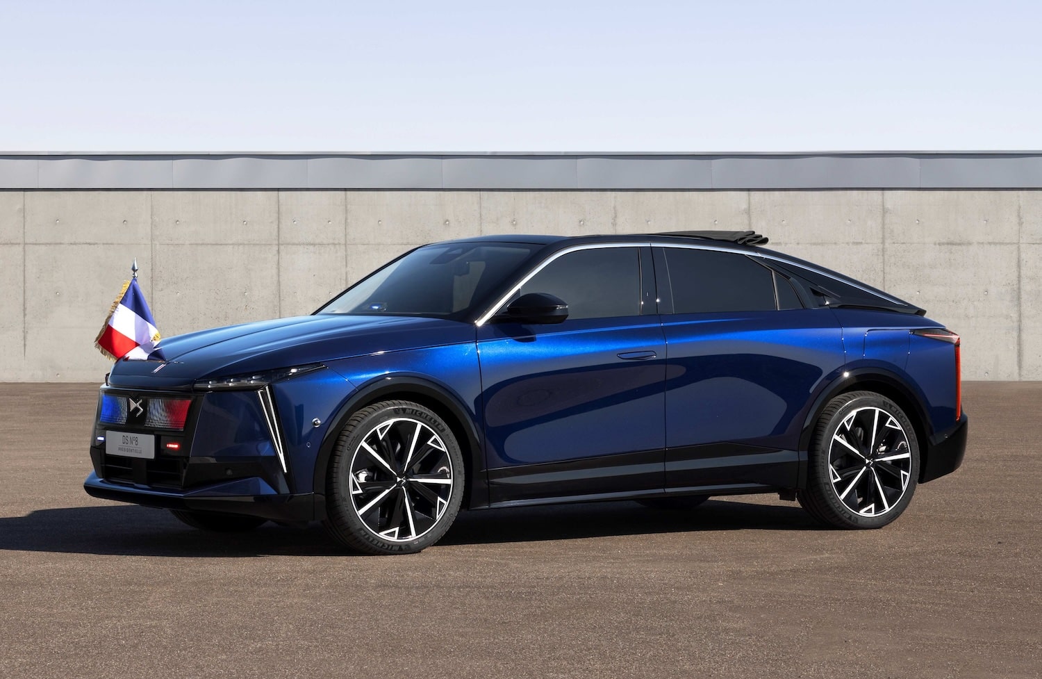 DS N°8 Présidentielle : voici la nouvelle voiture électrique de Macron