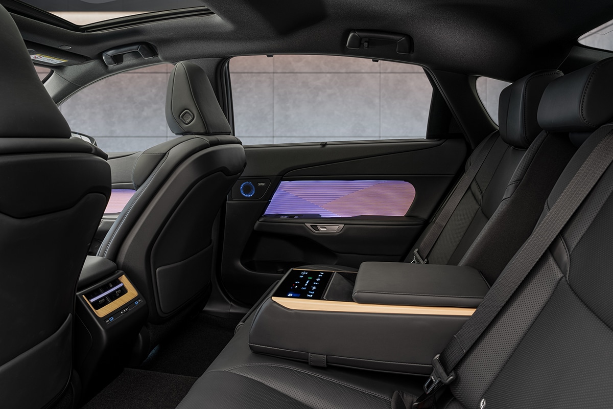 Lexus ES 500e : on est monté à bord de la routière électrique qui vise ...