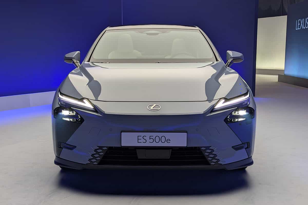 Lexus ES 500e : on est monté à bord de la routière électrique qui vise ...