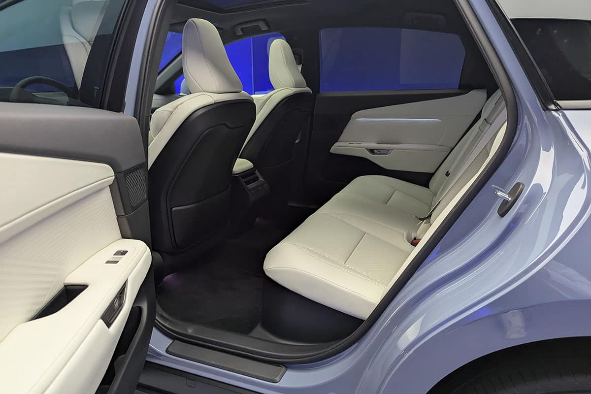 Lexus ES 500e : on est monté à bord de la routière électrique qui vise ...