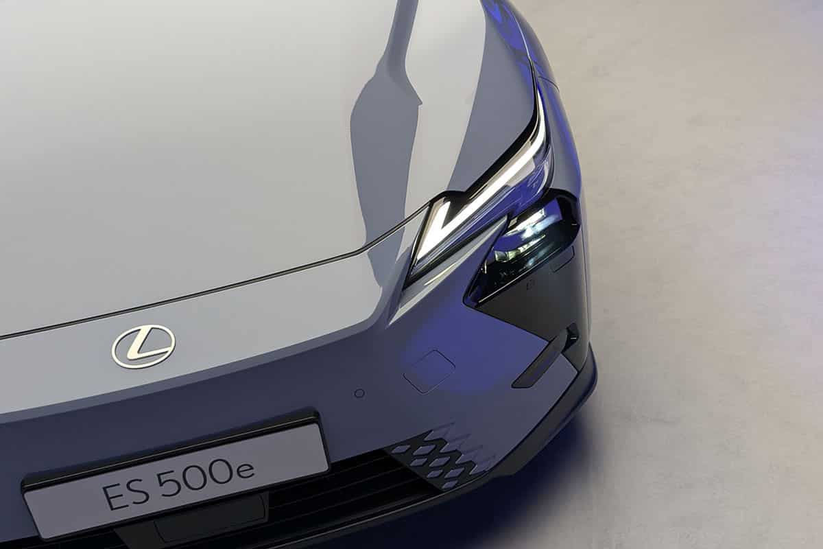 Lexus ES 500e : on est monté à bord de la routière électrique qui vise ...