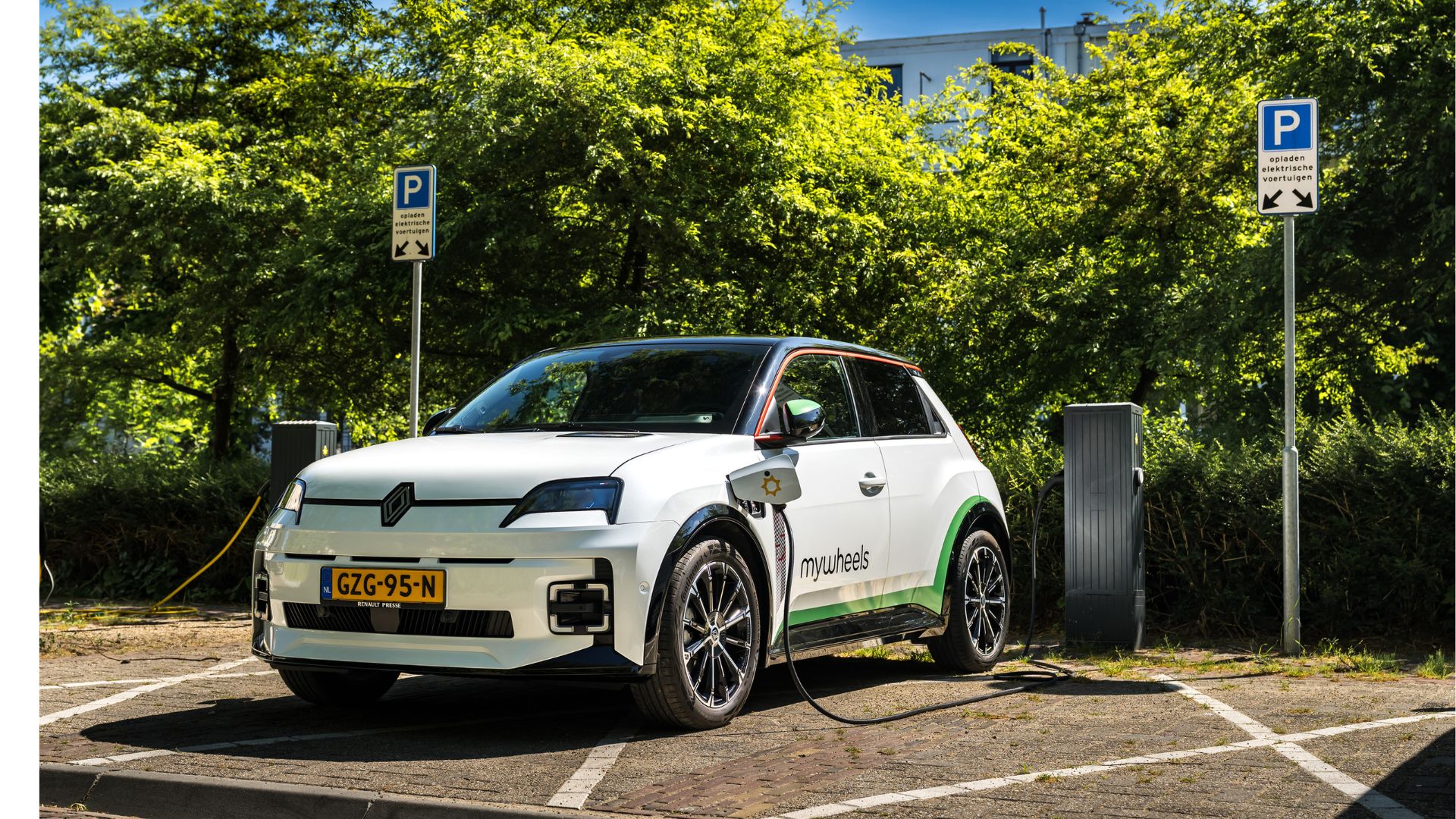 V2G : la ville d'Utrecht rechargée par 500 Renault 5 électriques