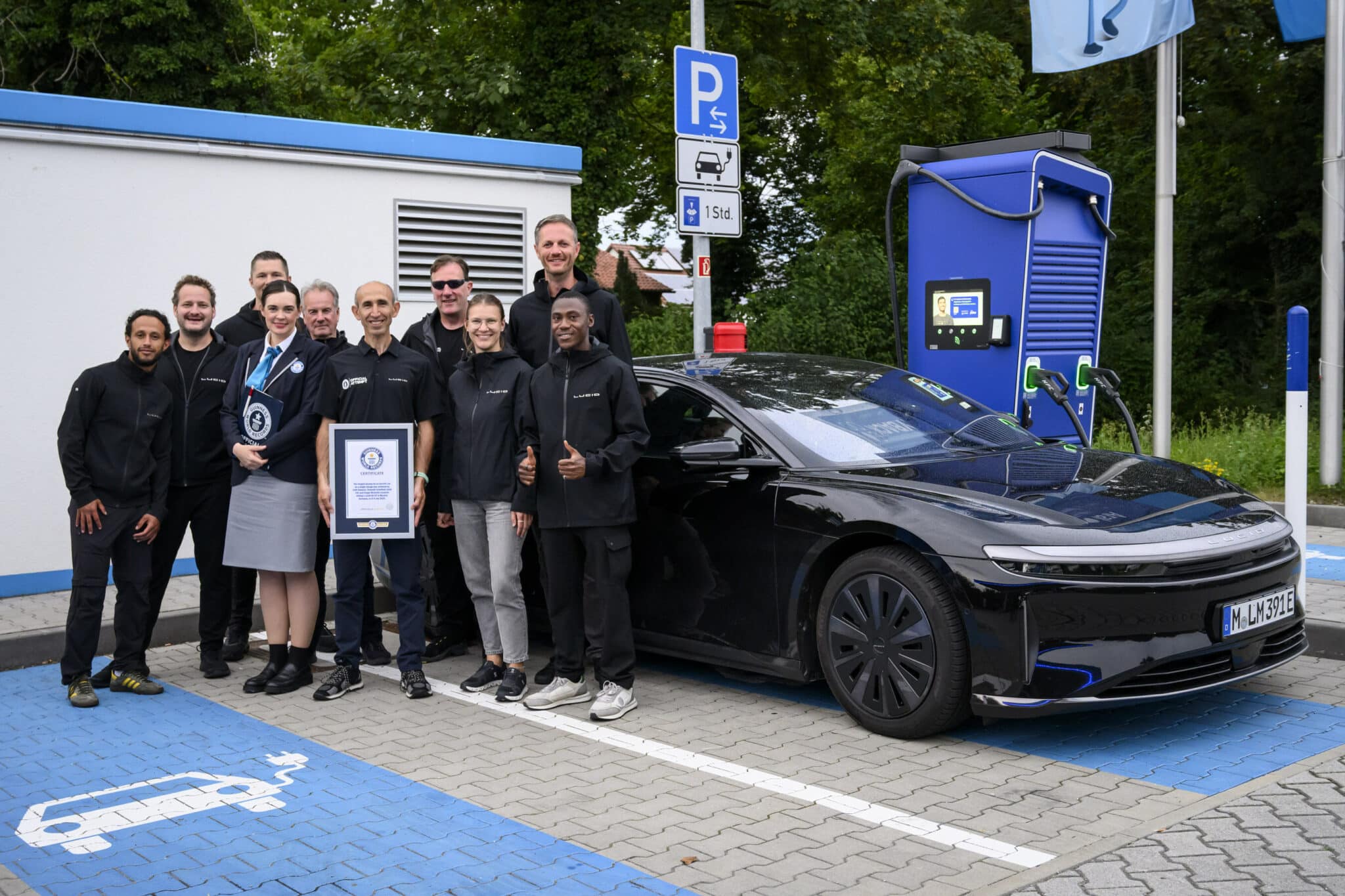 Record : cette voiture électrique a fait plus de 1200 km sur une seule ...