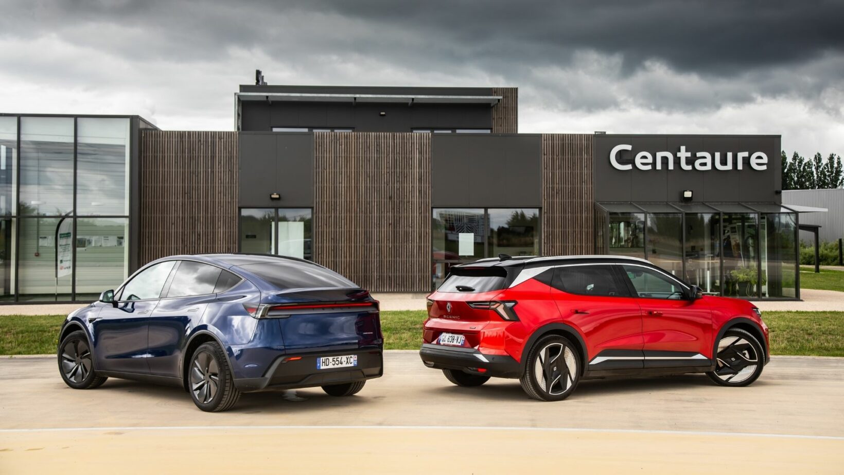 Tesla Model Y vs Renault Scenic E-Tech : le duel électrique au long cours