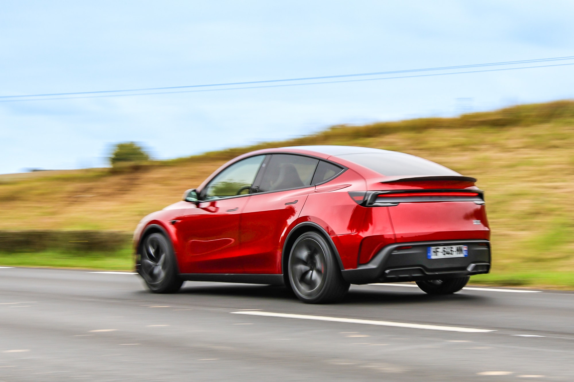 Tesla Model Y Performance 2025 : ESSAI du SUV Juniper sportif