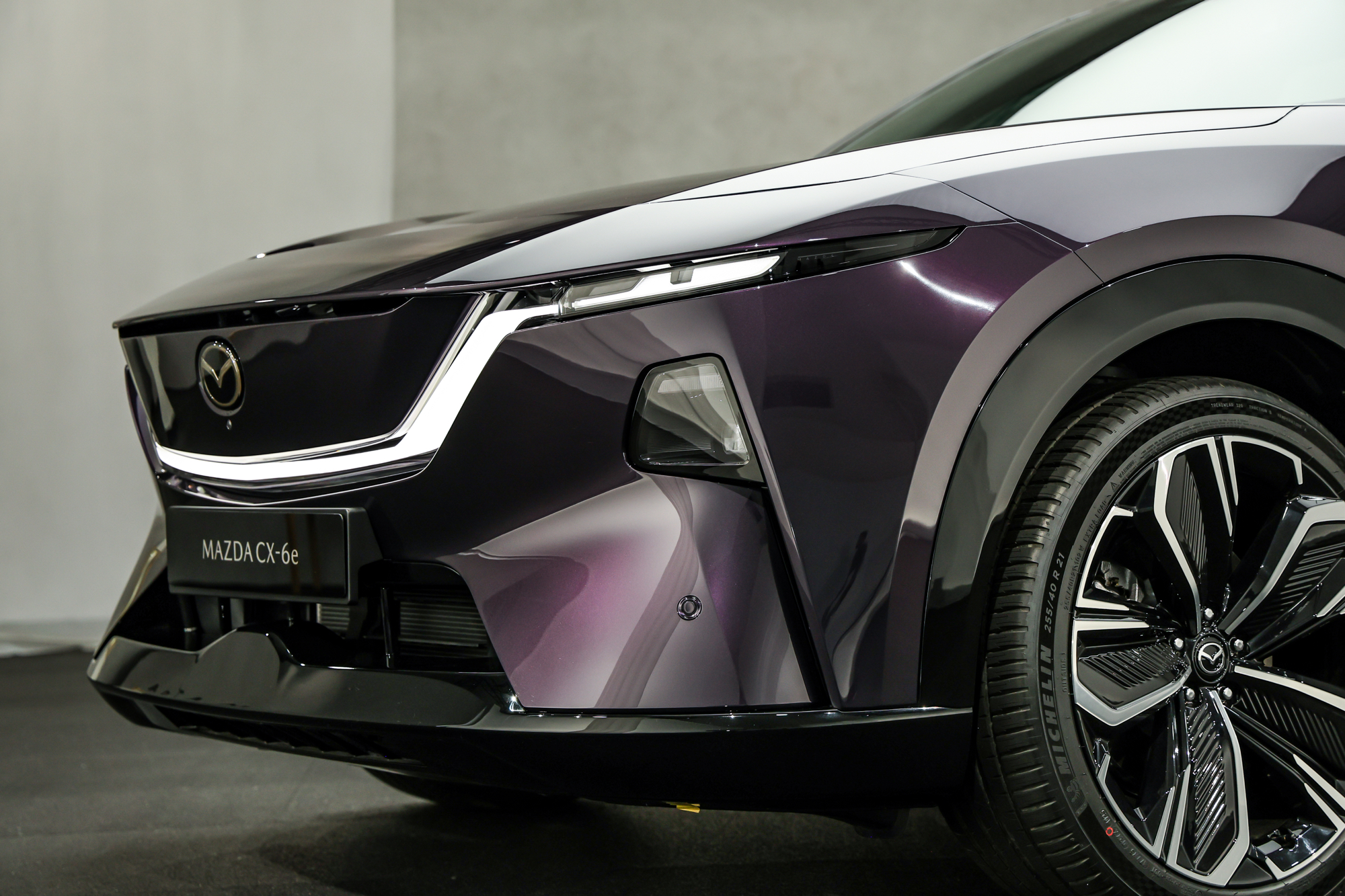 Mazda CX-6e : découverte en images du SUV électrique japonais