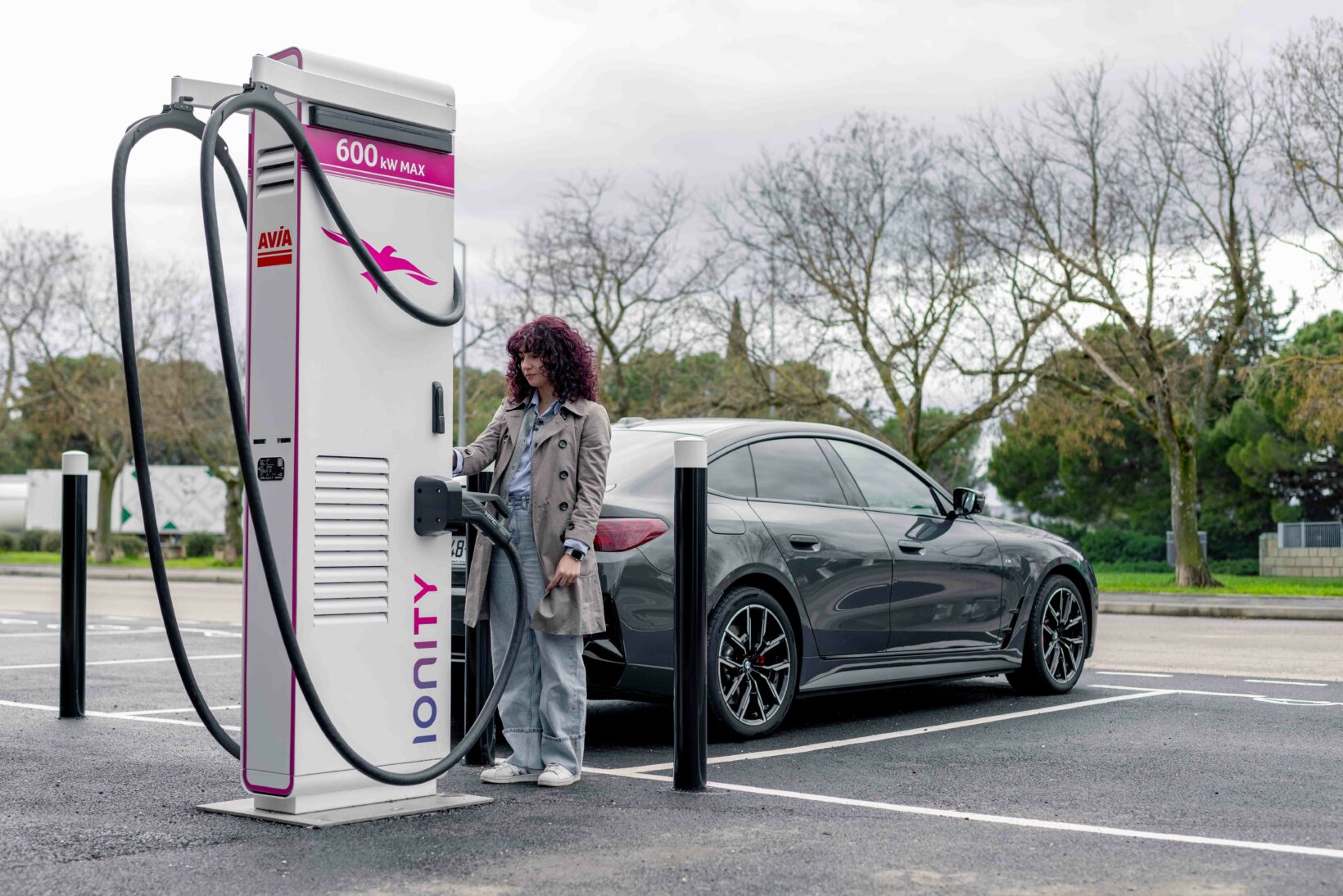 Recharge ultra-rapide : Ionity a mis en service ses premières bornes ...