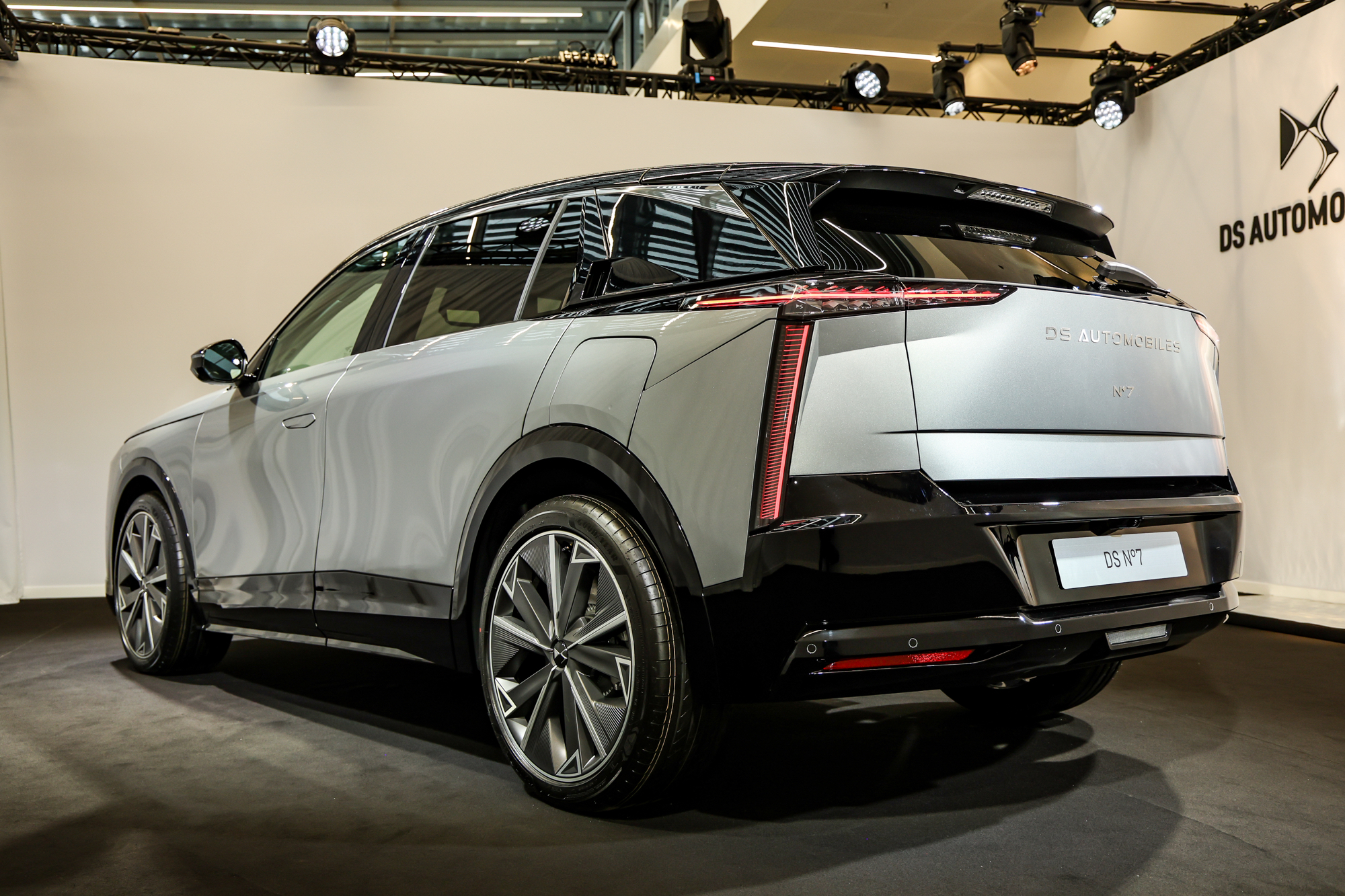 DS N°7 E-Tense : découverte du SUV électrique en images