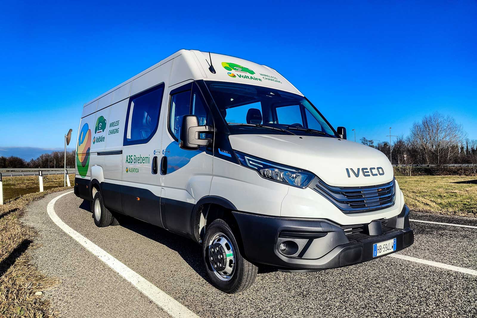 Iveco teste la charge par induction sur autoroute avec son utilitaire ...
