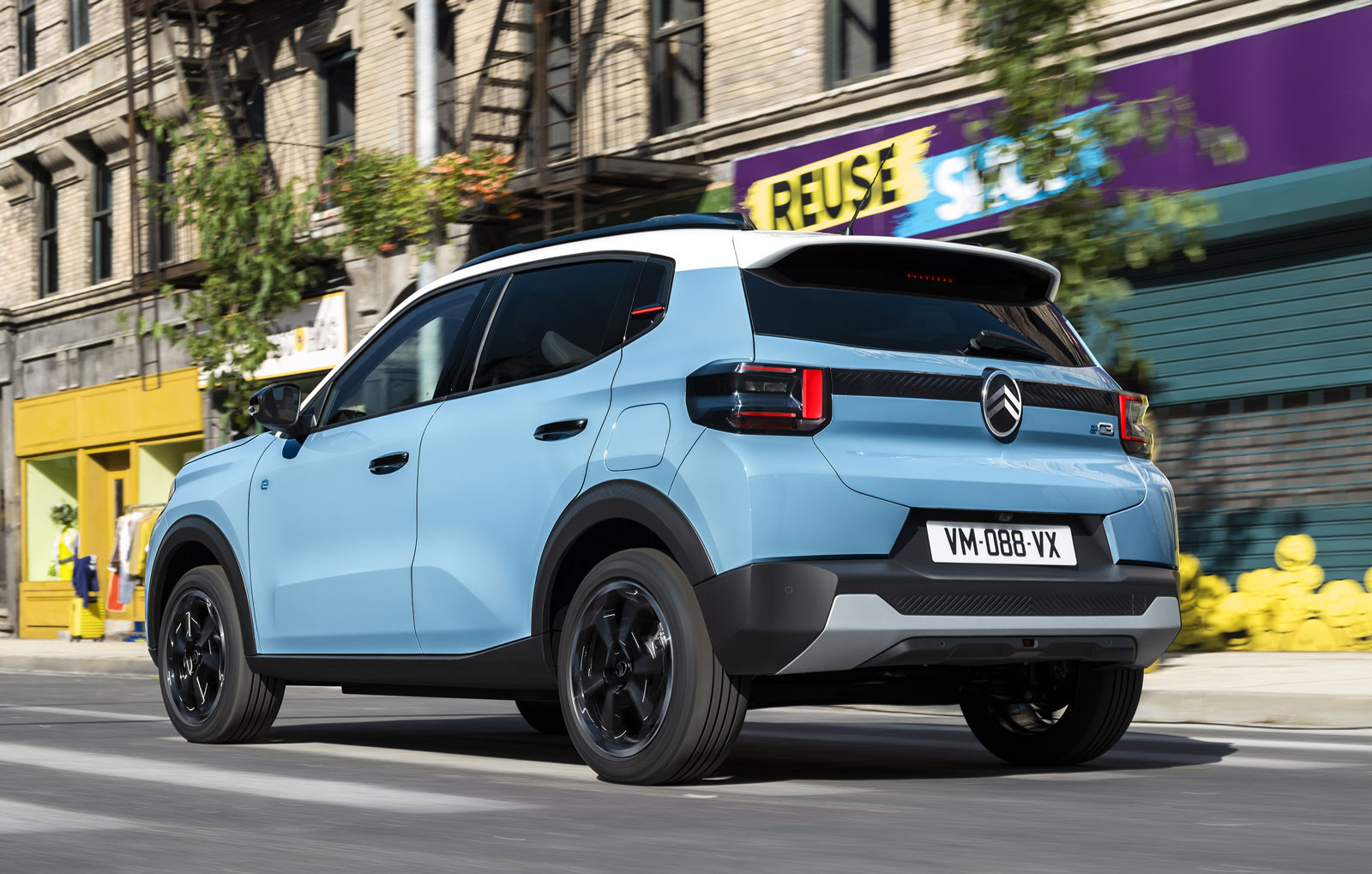 12 voitures électriques à 94 €/mois : Stellantis ouvre bientôt les pré ...