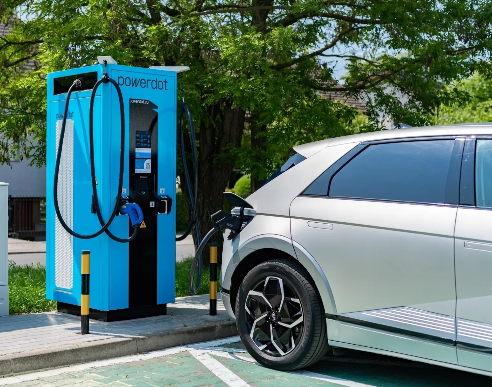 Recharge illimitée à domicile et sur bornes publiques à 50 € par mois ...