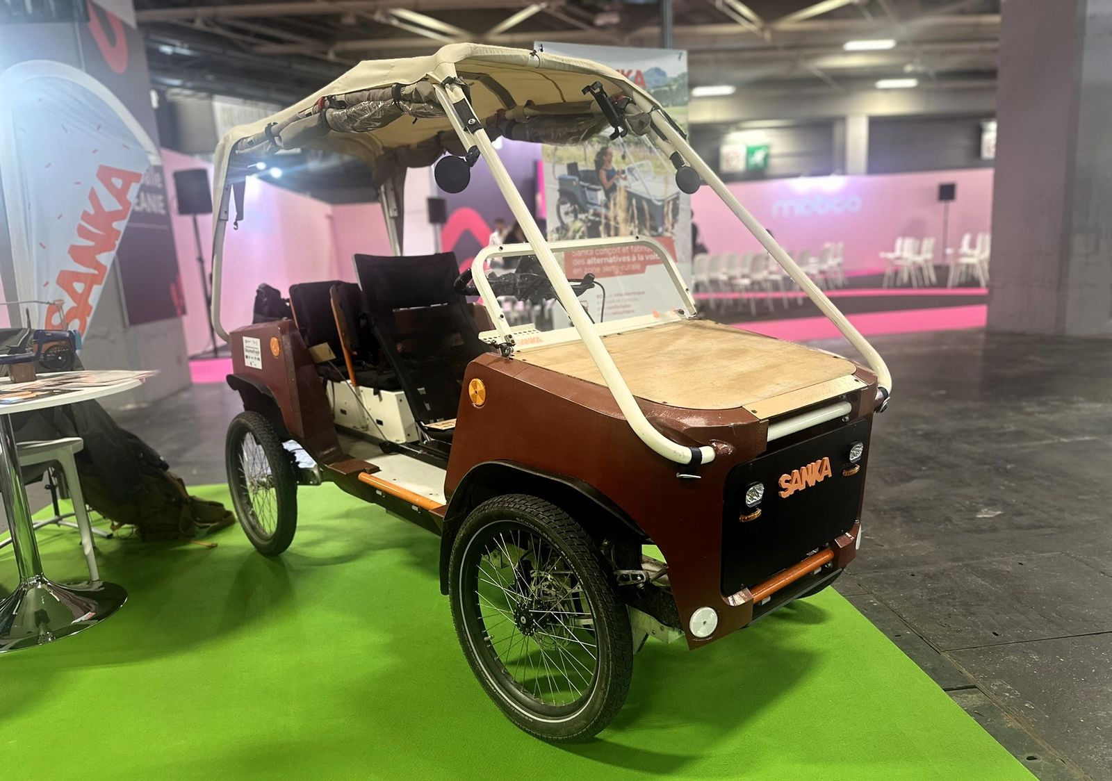 On a découvert Bob, ce drôle de vélo à quatre roues qui veut remplacer ...